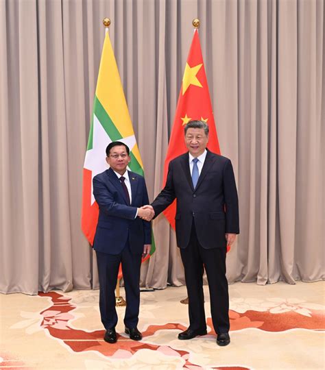 နိုင်ငံတော်စီမံအုပ်ချုပ်ရေးကောင်စီဥက္ကဋ္ဌ နိုင်ငံတော်ဝန်ကြီးချုပ် ဗိုလ