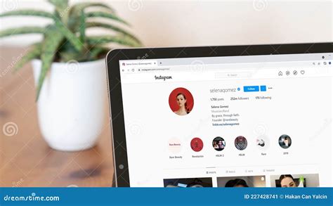 Selena Gomezs Instagram Profiel Met Miljoenen Volgers Redactionele Foto