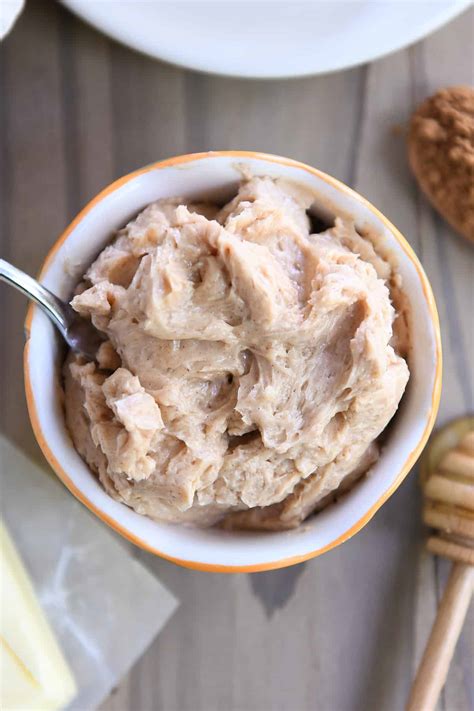 Easy Cinnamon Honey Butter For Rolls And Toast