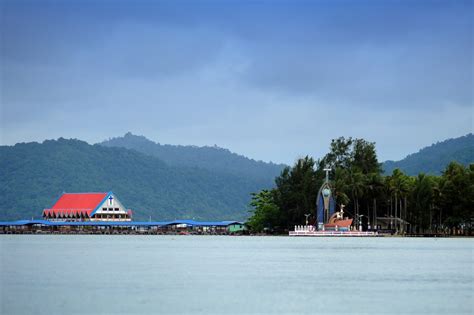 Menelusuri Asal Usul Penduduk Jayapura Di Kampung Enggros Dan Pulau