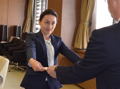 史上最年少女性市長・内藤佐和子さん「“女”を使えって言われた、もちろん拒否！」 かがみよかがみ