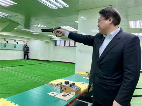 林右昌視察情境模擬靶場 盼助員警熟悉臨場用槍時機內政 僑務電子報