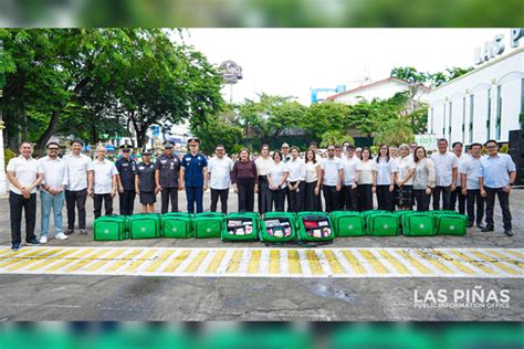 Las Piñas Distributes First Aid Kits