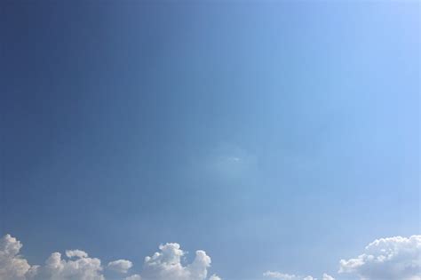 아름 다운 푸른 하늘 구름 배경입니다 하늘 구름입니다 구름 날씨 자연 구름 파란 하늘입니다 구름과 태양 푸른 하늘 구름에 대한 스톡 사진 및 기타 이미지 Istock