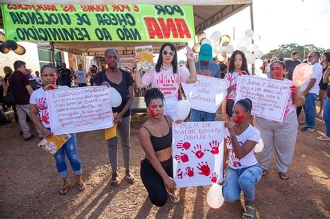 Comunidade da Estrutural se reúne em protesto contra a violência doméstica