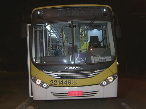 G1 Pmdf Prende Suspeitos De Assaltar ônibus Com Arma De Brinquedo