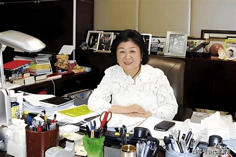 她被称为女版“马云”，放弃高薪工作，凭收废纸从3万到310亿张茵玖龙纸业造纸业