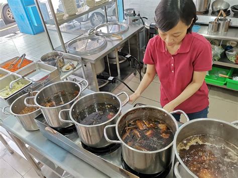 【台南 中西區】金鶴滷排骨。被網友喻為台南最好吃的排骨飯｜古早味排骨便當 吃在台南