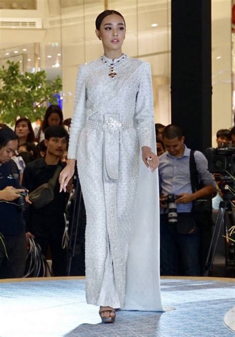 สานพระราชปณิธาน พระพันปีหลวง งามล้ำค่าชุดผ้าไหมไทย