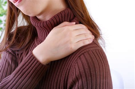 「ただの肩こり」とためらう人も「肩こり」で“病院”を受診してもいいの？ 整形外科医に聞いてみた オトナンサー