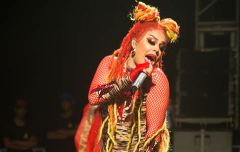 Gloria Groove Fala De ‘chega Pra Lá Em Fã Que Invadiu Palco Ofuxico