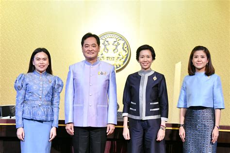 Deep Blue Sea On Twitter “ เจมส์” กับ 3 สาว “อ้น” ทิพานัน ศิริชนะ รองโฆษก ประจำสำนักนายก