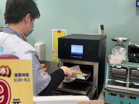 麥當勞臉綠了！7 11門市24hr「出爐現烤薯餅」 眾愣：店員是超人 美食旅遊 生活 Nownews今日新聞