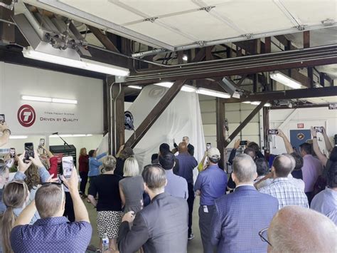 Unveiling The Future First All Electric Freightliner Ecascadia Hits