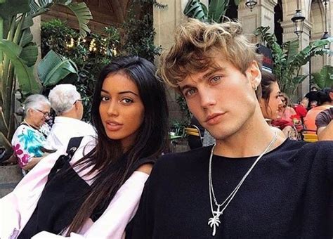 Cindy Kimberly And Neels Visser Tranças Roxas Casal Skatista Casal