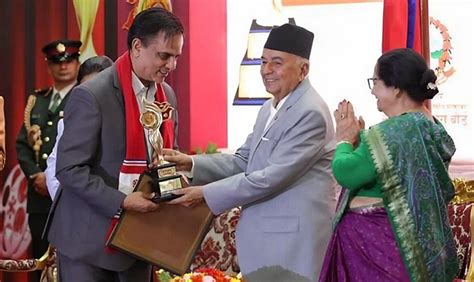 कलाकार हरिवंश आचार्य राष्ट्रिय चलचित्र पुरस्कारबाट सम्मानित Kayakairan