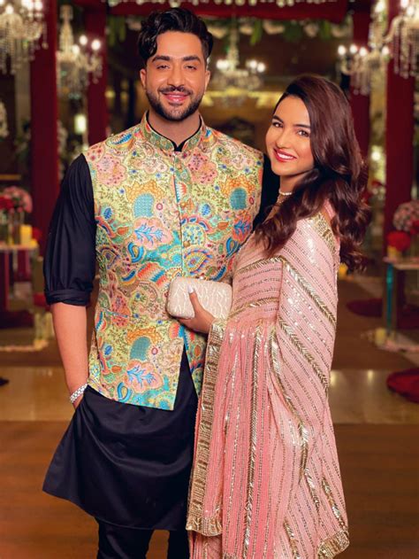 Jasmin Bhasin And Aly Goni Cute Pda Moments