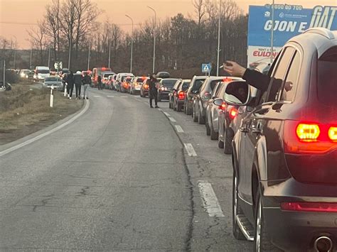 Merdarë Pritje Deri Në Gjashtë Orë Për Të Dalë Nga Kosova Foto