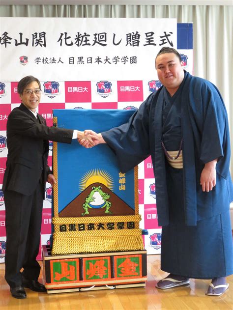 春場所敢闘賞の金峰山に母校から化粧まわし贈呈 カザフスタン国旗をアレンジ、カエルも描かれる 大相撲写真ニュース 日刊スポーツ