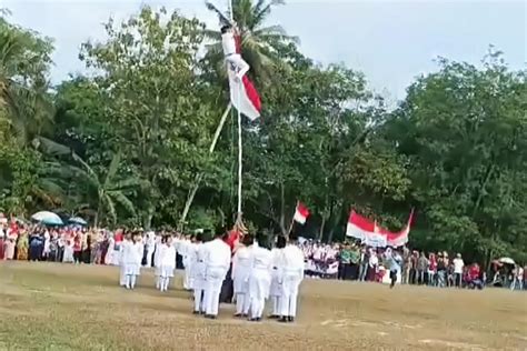 Insiden Saat Upacara Hut Ke 78 Ri Nehru Terjatuh Saat Panjat Tiang Bendera