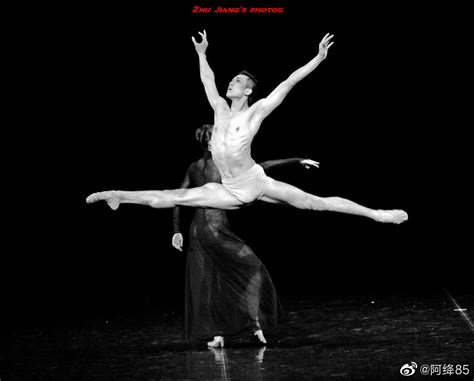 追梦中央芭蕾舞团2019年演员年度考核汇演之现代舞阿绛摄 中央芭蕾舞团 现代舞 汇演 新浪新闻