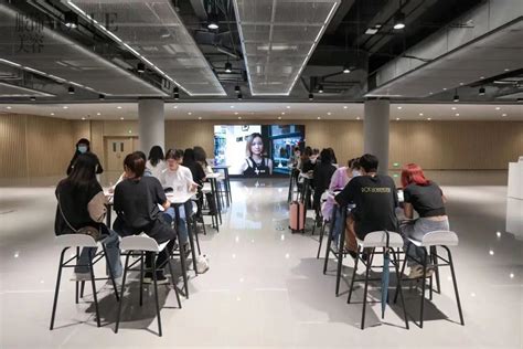 新地标大运会主媒体中心东安书院全球首次亮相 VOGUE空降成都 四川在线