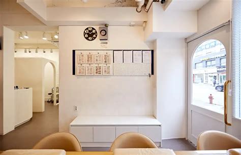 깔끔하고 심플한 스타일 9평 네일샵 겸 뷰티샵 인테리어 비용