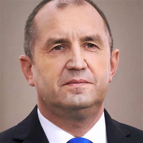 Rumen Radev Estatura Edad Cumpleaños País Peso Bio