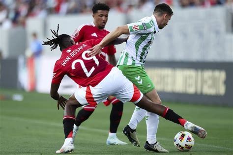 Link Live Streaming Manchester United Vs Liverpool Pramusim 2024 2025