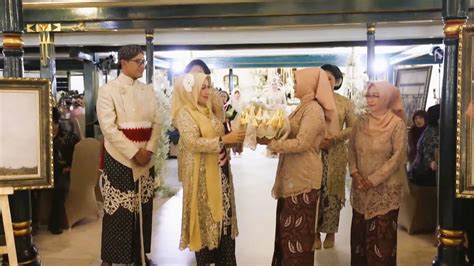 Makna Sanggan Dalam Upacara Panggih Pada Pernikahan Adat Jawa Lifestyle Fimela