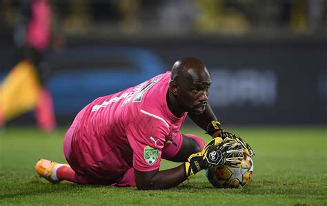 Onyango Salutes Zambias Kennedy Mweene For The Decade Of Healthly