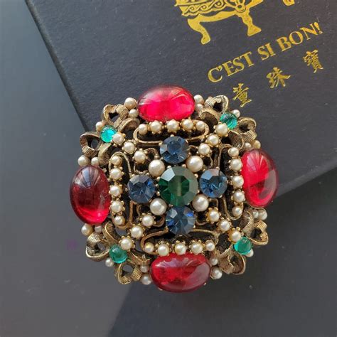 緞帶珍珠多寶古典別針【cest Si Bon古董珠寶盒】vintage老飾 軍徽 十字 蛋面 紅綠藍彩色 古銅刷紋 蝦皮購物