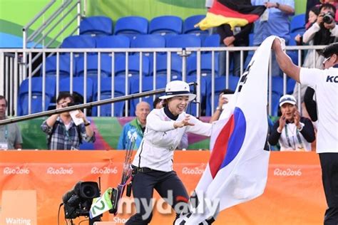 태극기 놓치는 장혜진 선수 인스티즈instiz 이슈 카테고리 태극기 놓치는 장혜진 선수 인스티즈instiz 이슈 카테고리