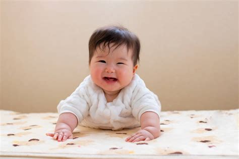 赤ちゃんがハイハイするのはいつから？ しない理由や練習方法5選も紹介 はいチーズ！clip