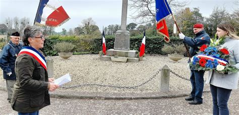 La Meurdraquière Dépot de gerbe au monument aux morts