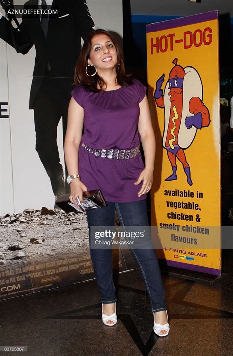 Munisha Khatwani Feet Aznudefeet