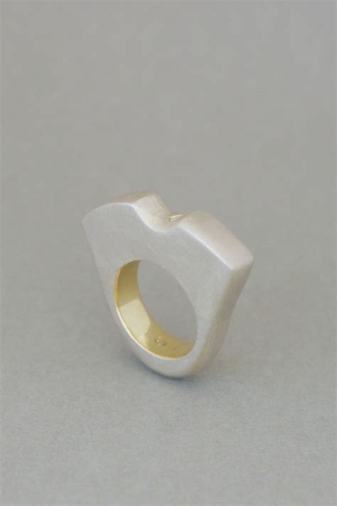 Ring Architecture With Diamond