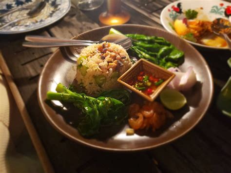 ข้าวผัดคะน้าปลาเค็ม จานเล็ก ร้าน ห้องทานข้าวสุพรรณิการ์ สาขาท่าเตียน