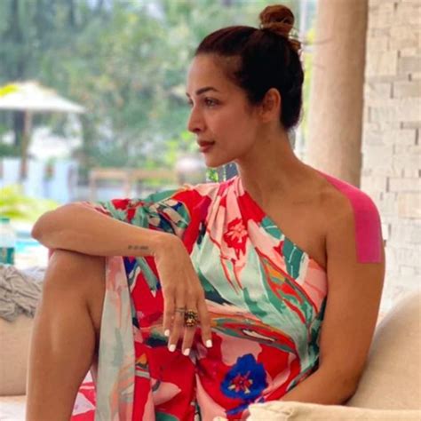 Malaika Posed Such A Pose With A Nude Model Black And White Picture