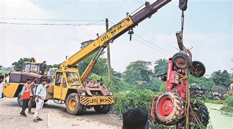 10 Killed 37 Injured After Tractor Trolley Plunges Into Pond In Ups
