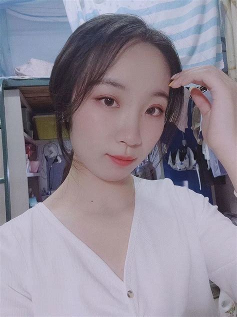 Wuyu On Twitter 专属群老哥投稿大学同学张晓琳，这贱货看着挺清纯，实际上是个中考完就迫不及待去和男友开房操逼的反差烂货