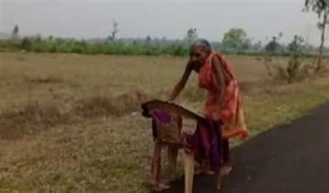 Video पायात चप्पल नाही त्यात कडक ऊन 70 वर्षीय महिलेने खुर्चीच्या