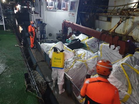 中國鐵殼漁船走私畜產品 馬祖海巡逮三人起獲56公噸牛肚雞爪