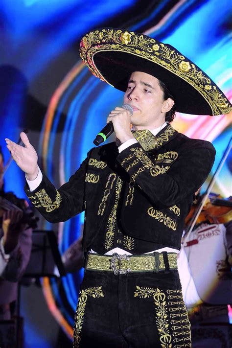 Alex Fern Ndez Revela Detalles De Su Boda