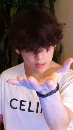 Pin De Ruth En V Chicos Famosos Chicos Bts Cantantes