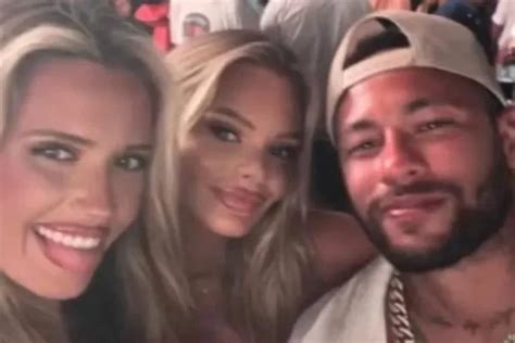 Neymar Curte Balada O Pai E Posa Modelos 180graus O Maior