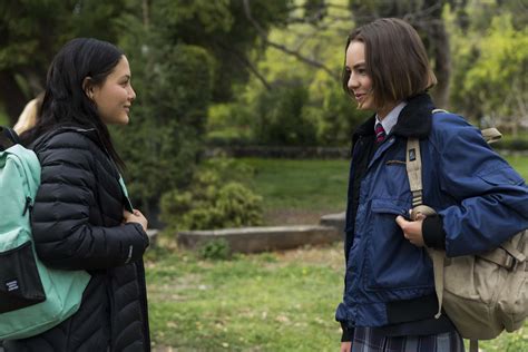 Atypical Season 3 Casey And Izzies Relationship Needs To Be Protected