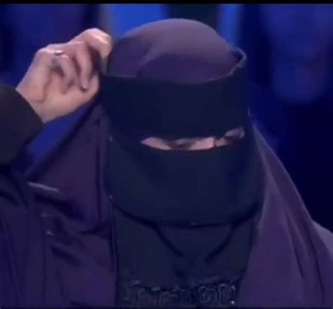 بالاترین یک زن مسلمان نقاب پوش در برنامه زنده خود را از قید تحجر و