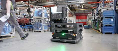 Next-Gen Manufacturing: AGVs & AMRs Leading the Way