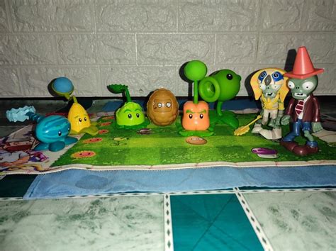 Plants Vs Zombies Set Hobbies And Toys Toys And Games On Carousell
